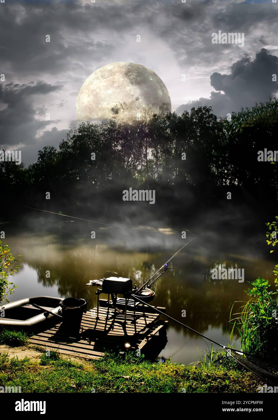 Full moon fishing boat hi-res stock photography and images - Alamy