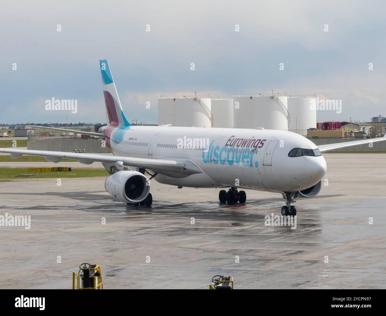 Discover Airlines Airbus 330-343 D-AFYQ at Calgary International ...