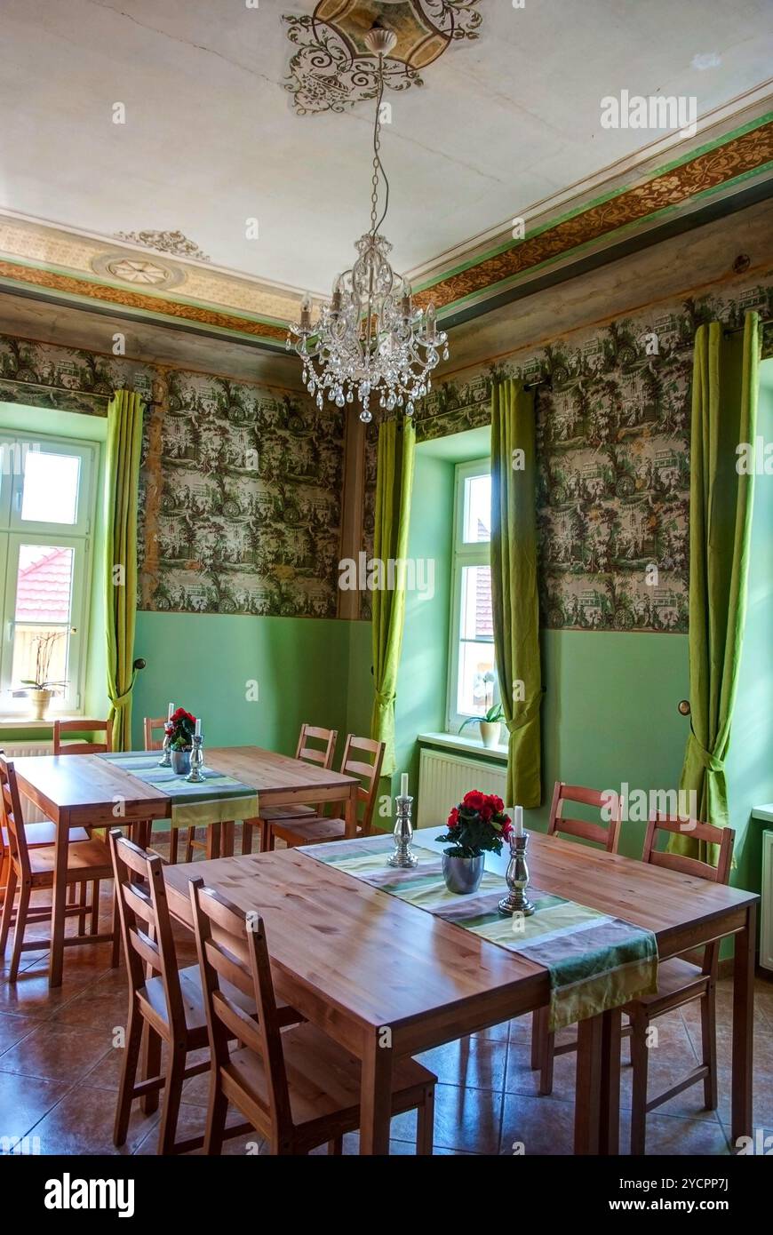 Old restaurant interior hi-res stock photography and images - Alamy