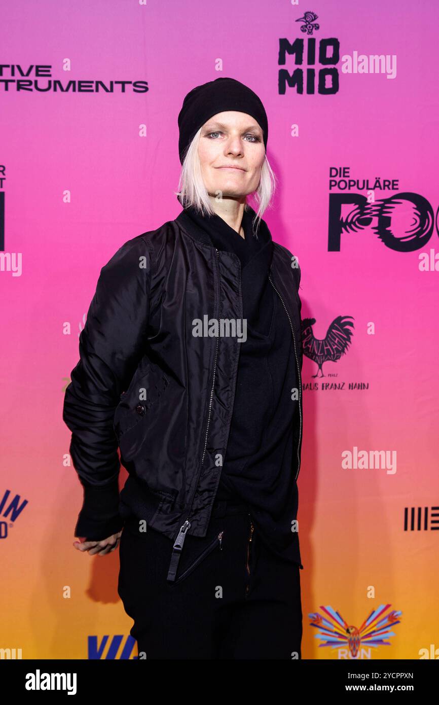 Award - Polyton 2024 Sandra Fink beim Polyton Award 2024 im Ateliers ...