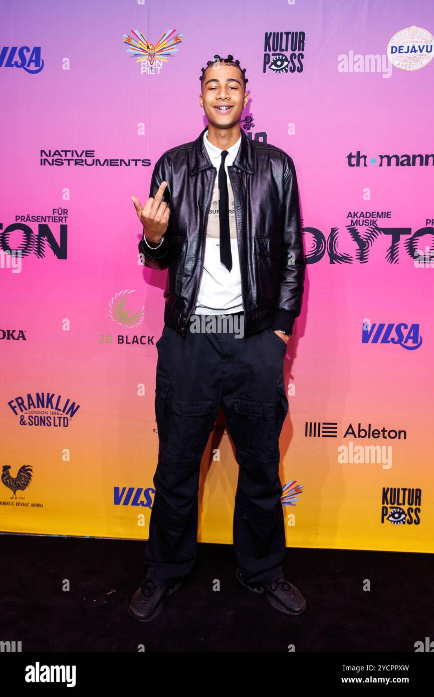 Award - Polyton 2024 longJ beim Polyton Award 2024 im Ateliers Garden ...