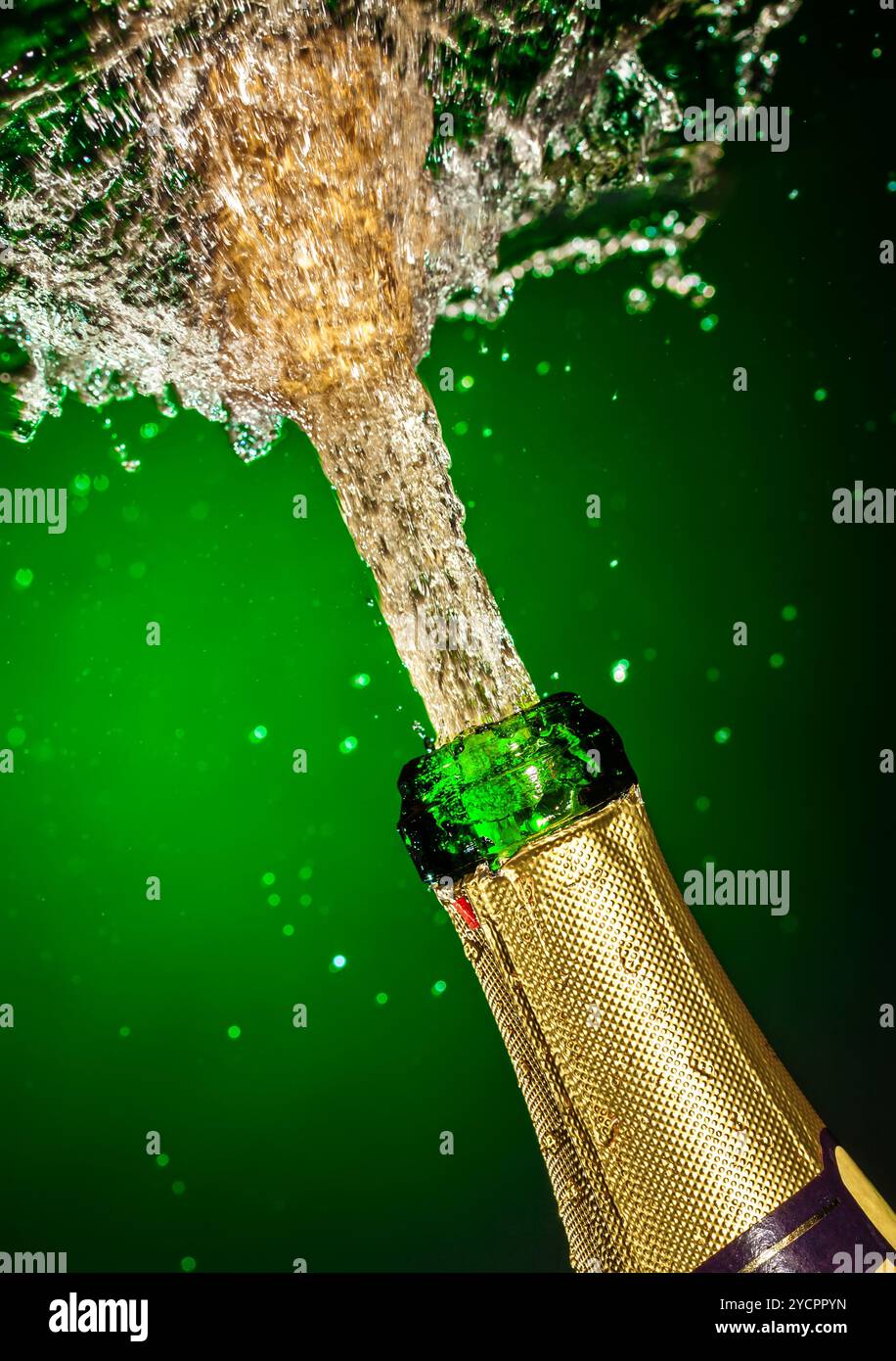 Bottle of champagne with splash Stock Photo - Alamy