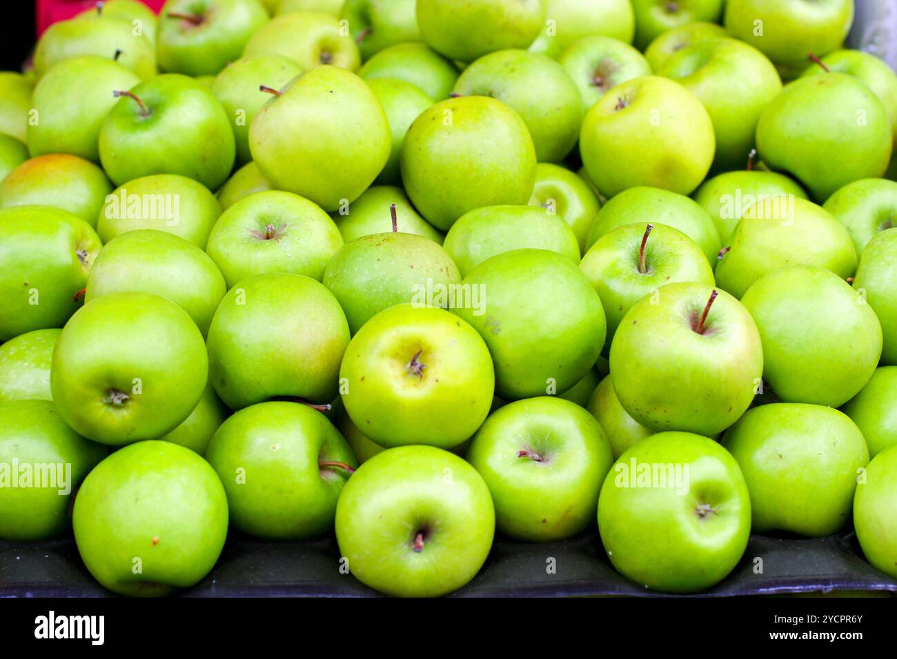 Big green apples hi-res stock photography and images - Alamy