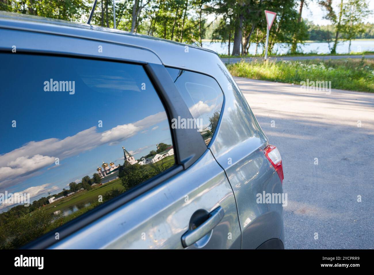 Car window side view hi-res stock photography and images - Alamy