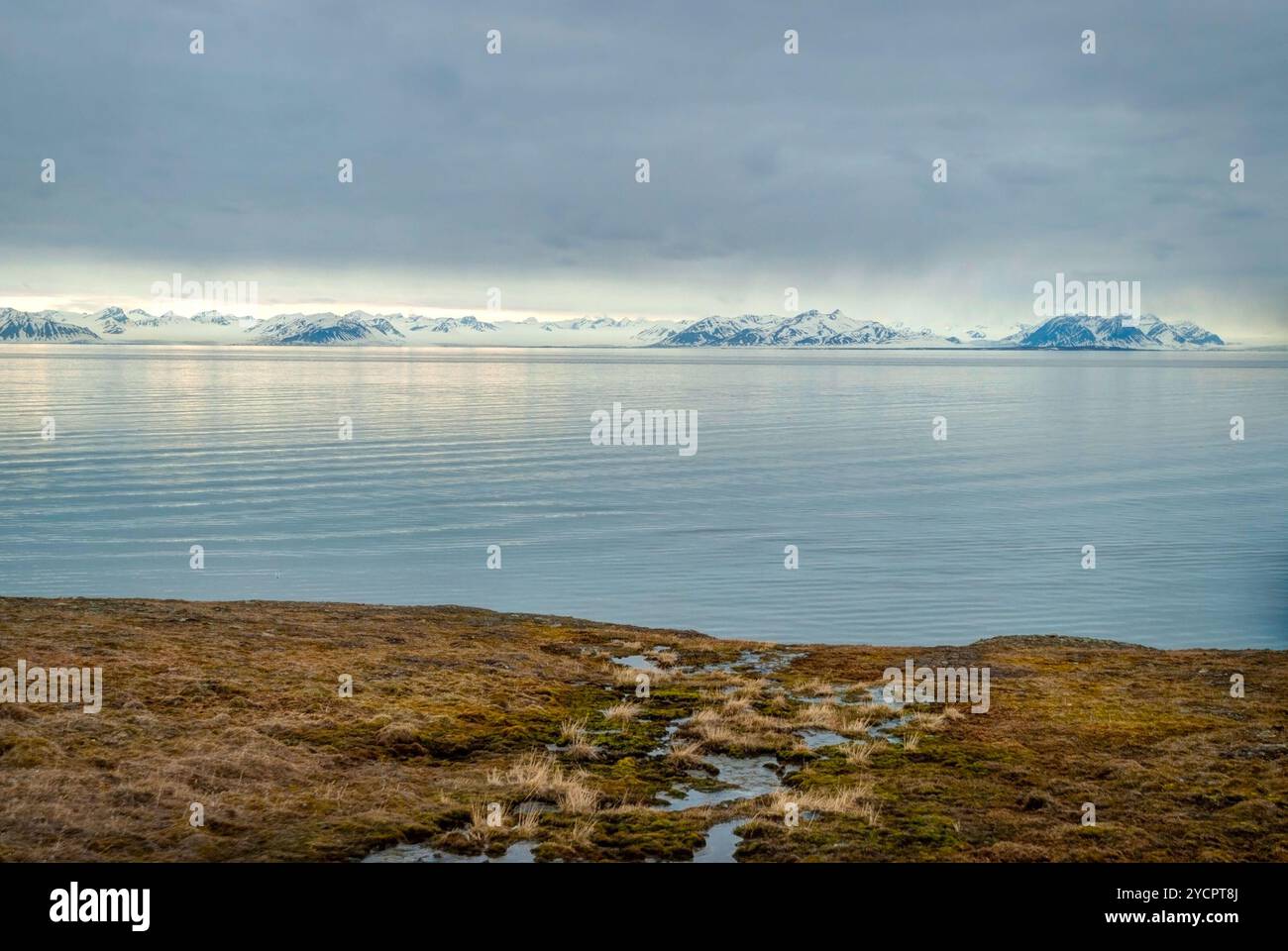 Beautiful blue ocean mountains hi-res stock photography and images - Alamy