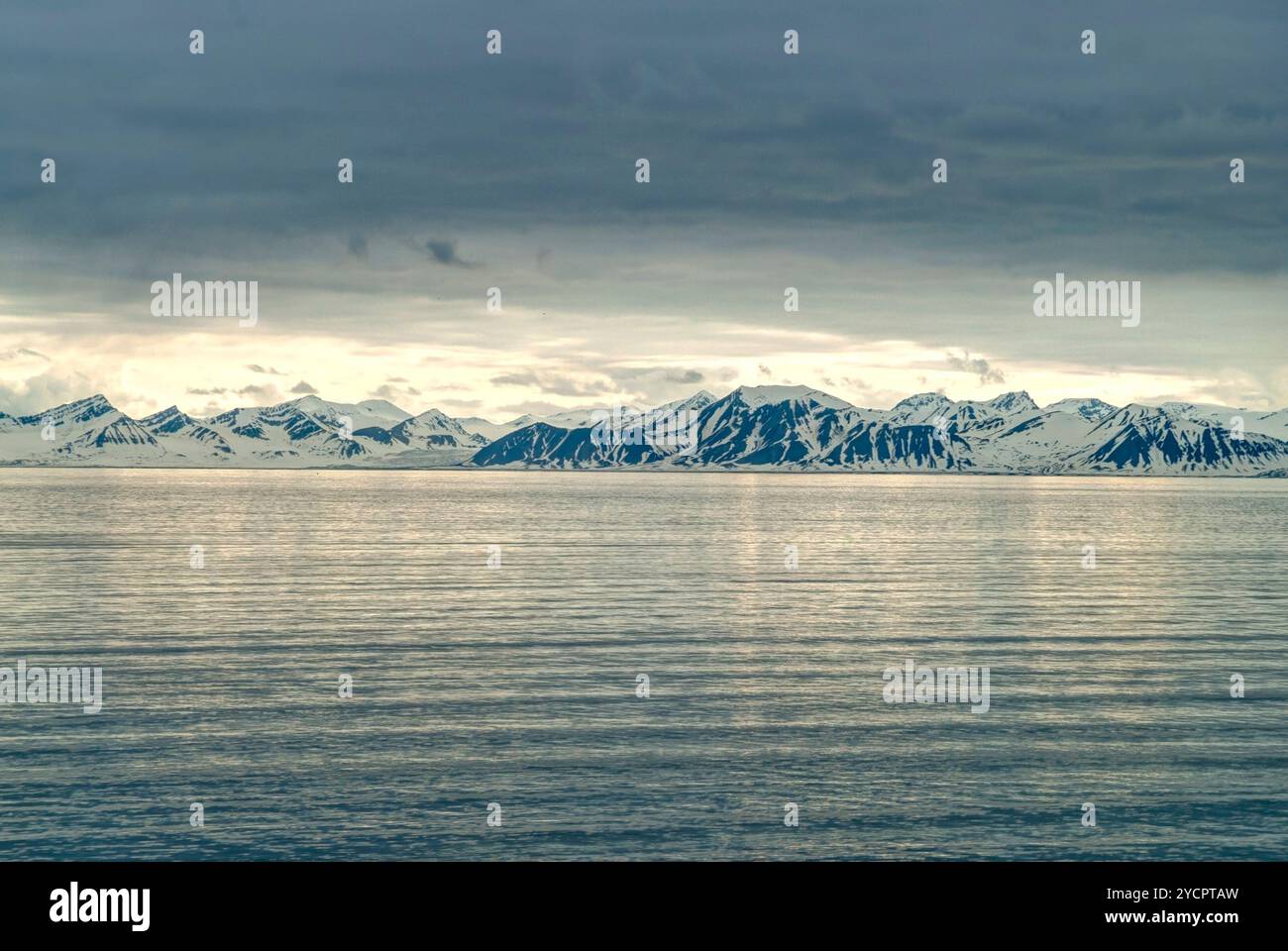 Beautiful blue ocean mountains hi-res stock photography and images - Alamy