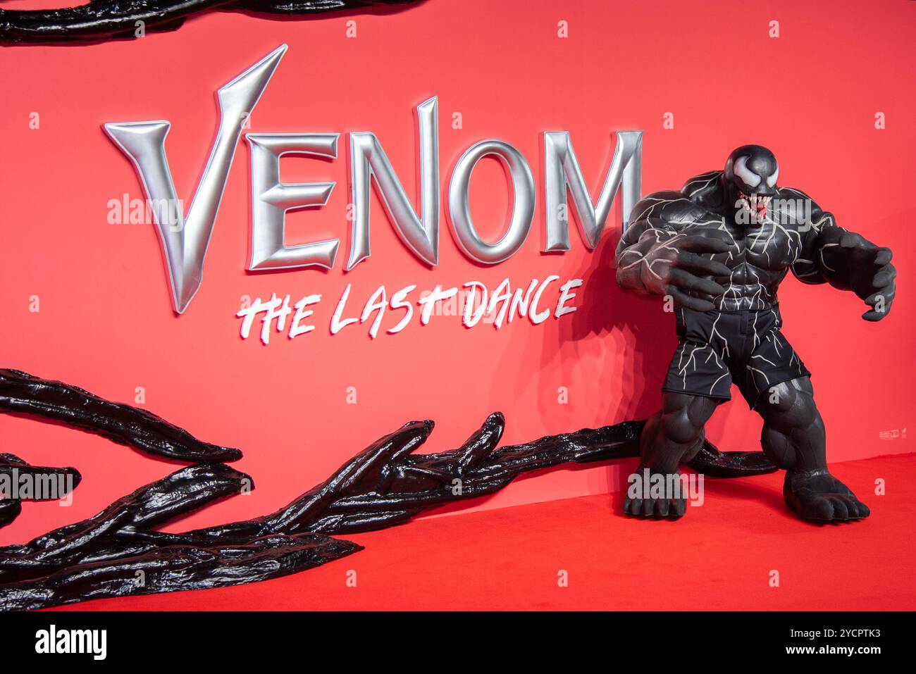 Venom costume hi-res stock photography and images - Alamy