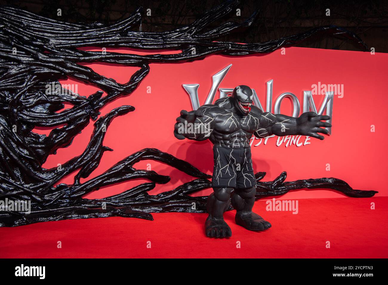 Venom costume hi-res stock photography and images - Alamy