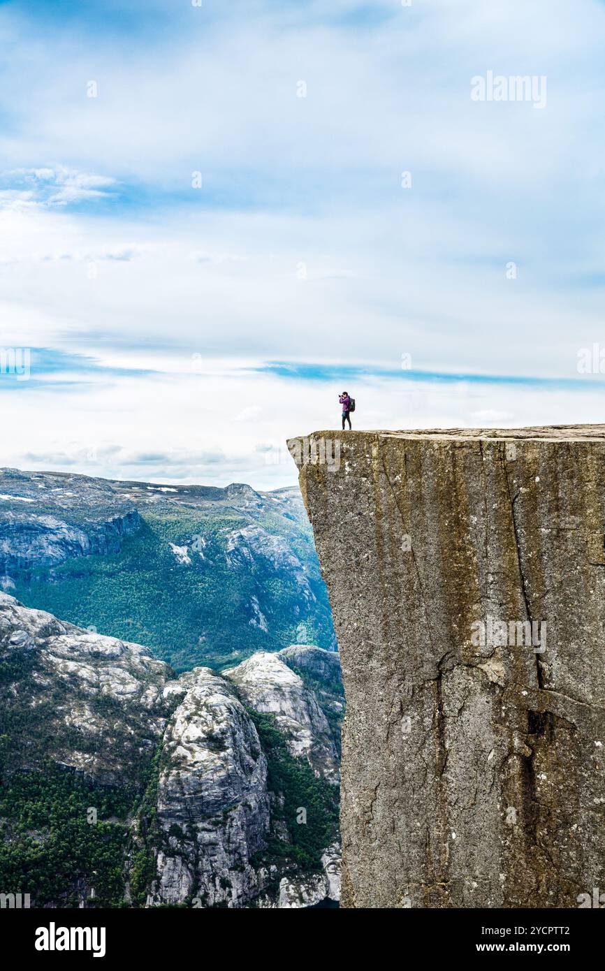 Women photographer camera outside hiking hi-res stock photography and ...
