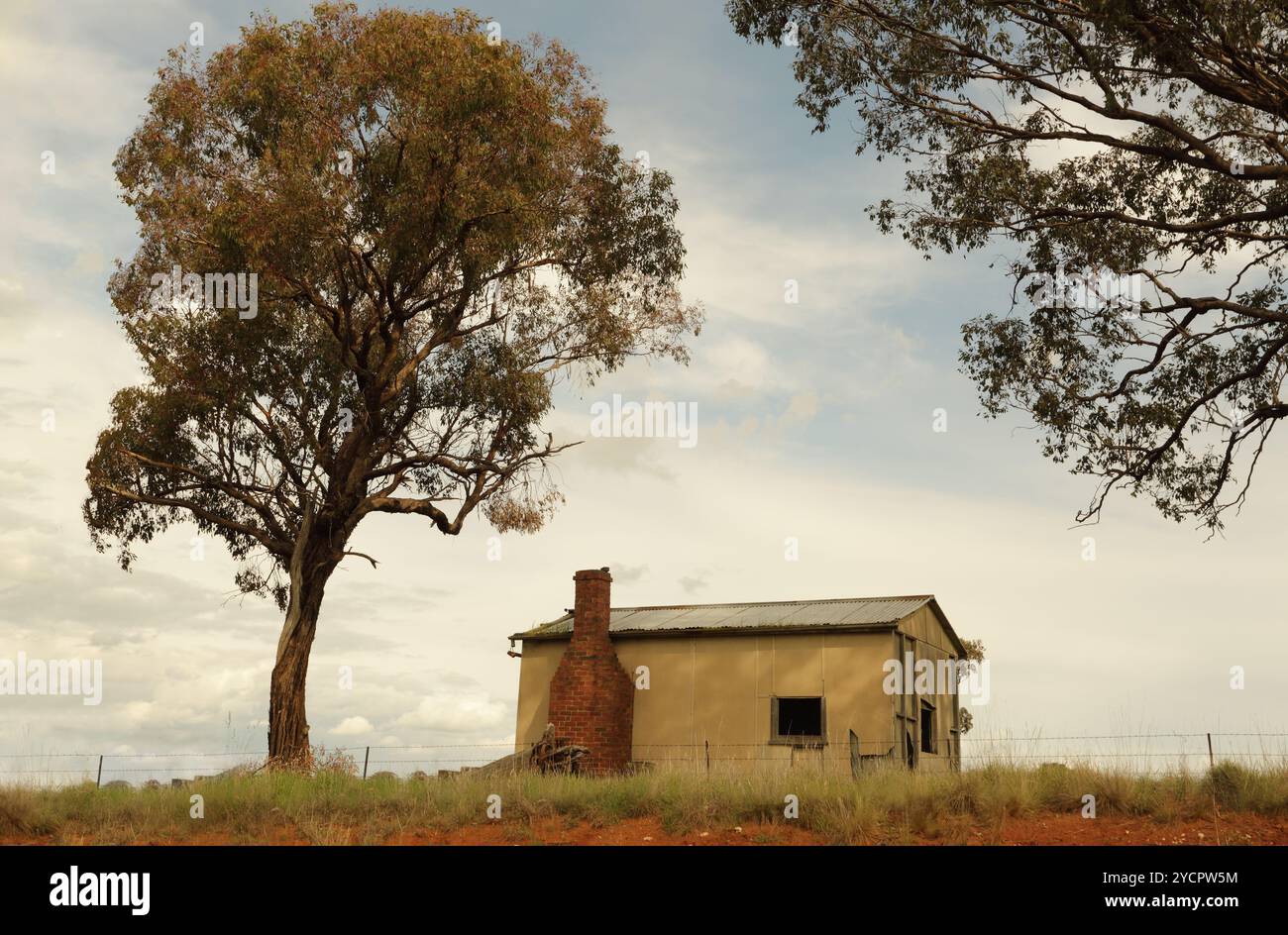 Abandoned dwelling Mandurama Australia Stock Photo - Alamy