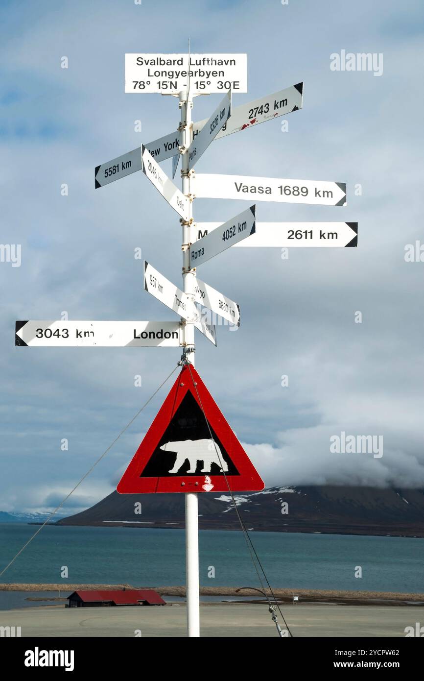 Sign with bear hi-res stock photography and images - Alamy