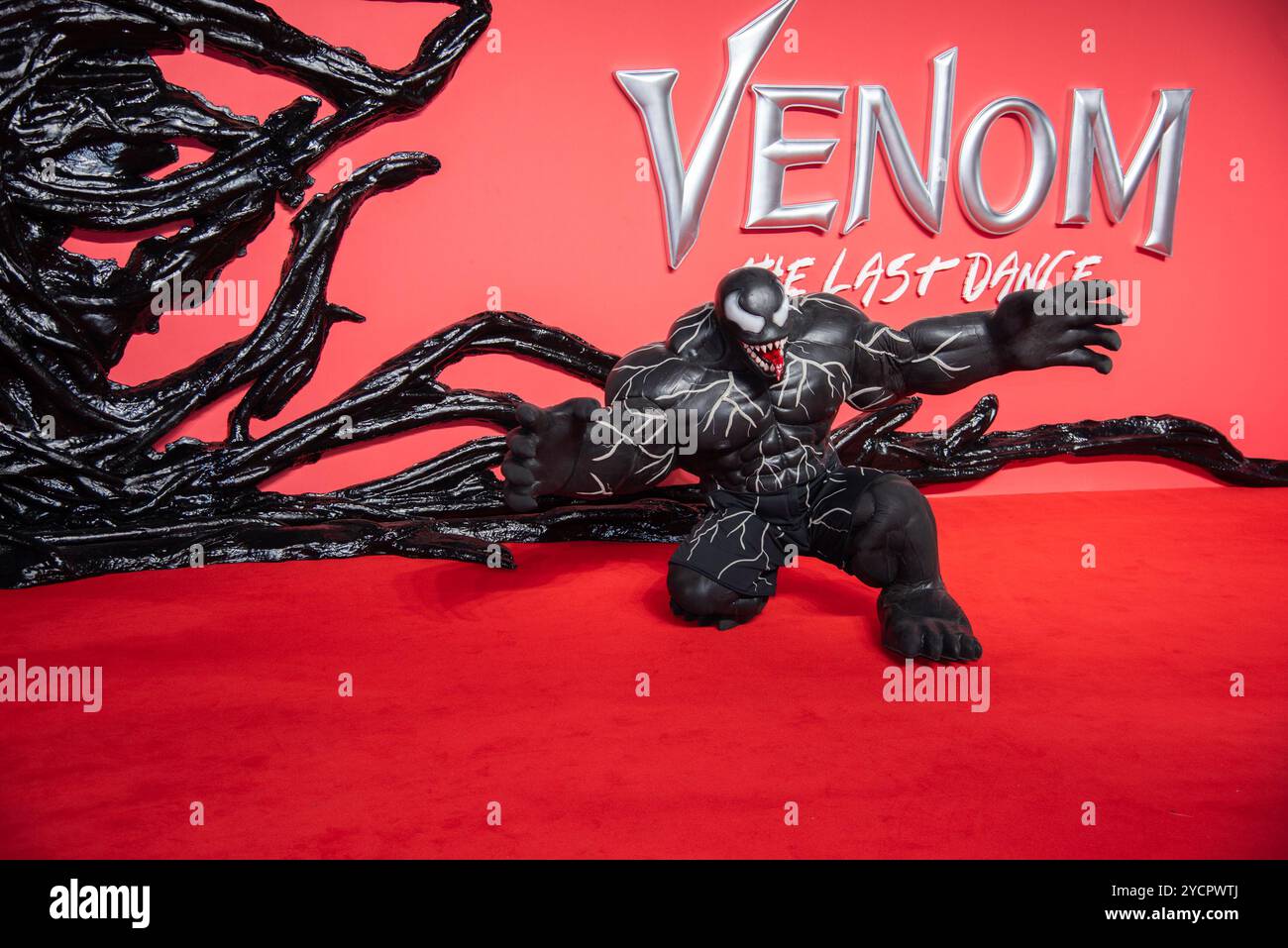 Venom costume hi-res stock photography and images - Alamy