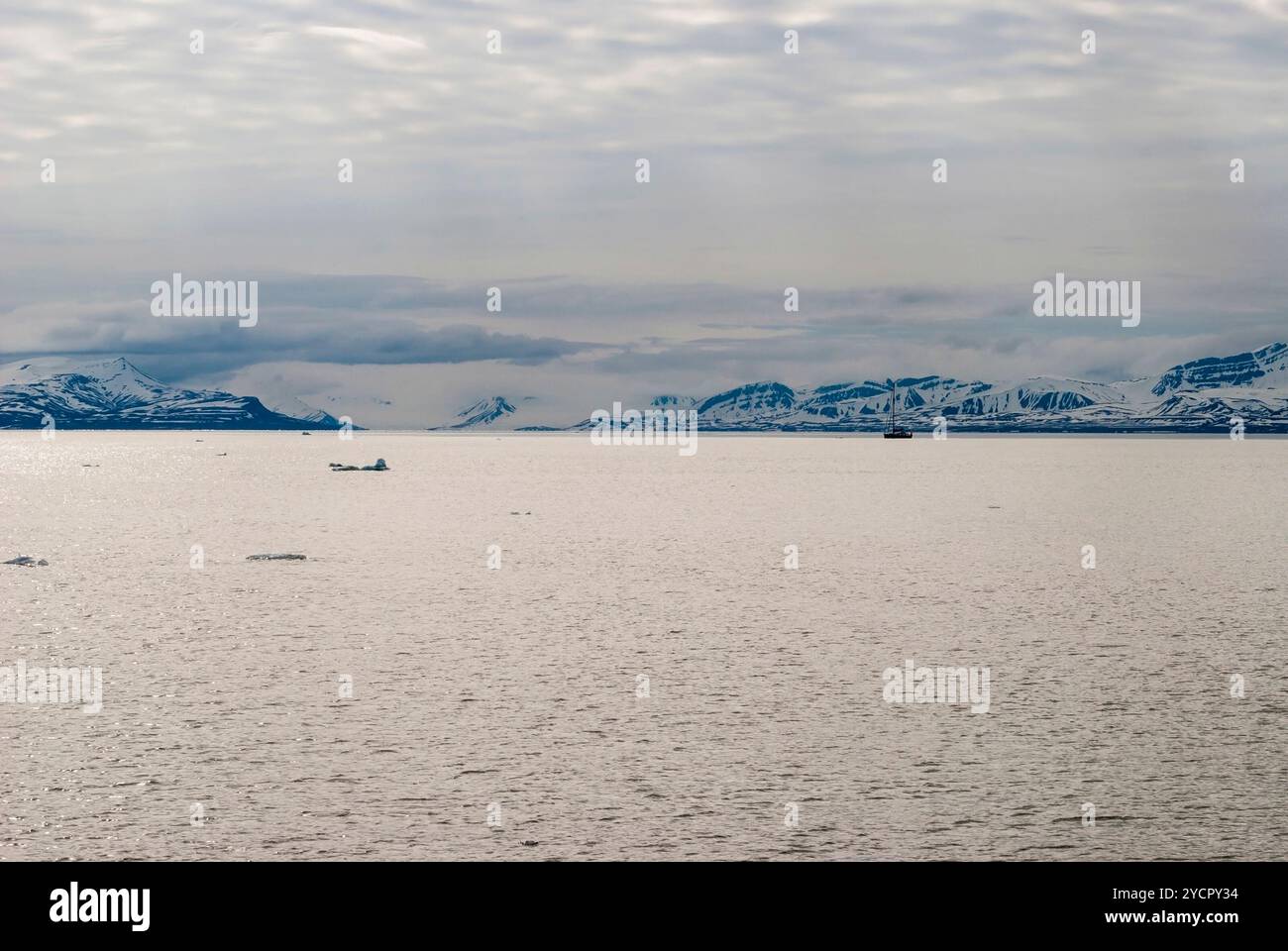 Icebergs floating in the arctic sea in Svalbard Stock Photo - Alamy