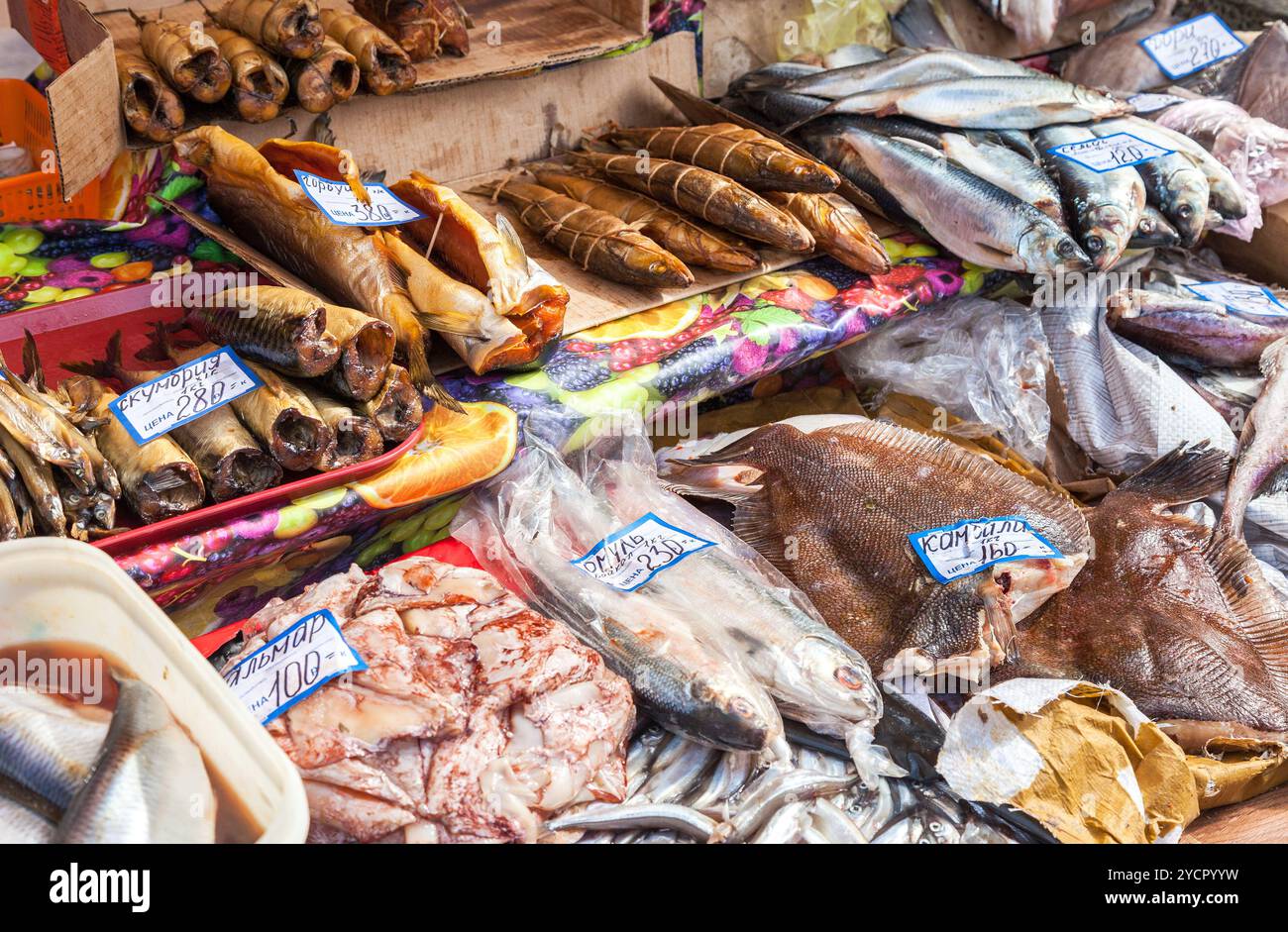 Raw and smoked fish ready to sale at the farmers market in Samara ...