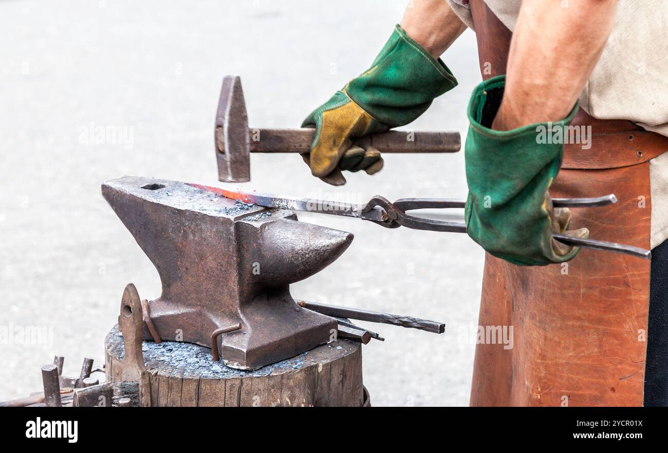 Old fashioned blacksmith hi-res stock photography and images - Alamy