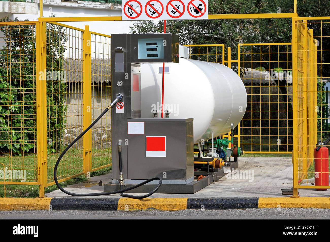 Lpg pump hi-res stock photography and images - Alamy