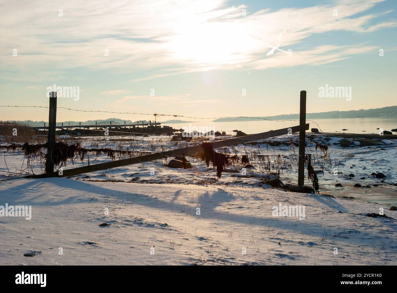 Frozen wire fence hi-res stock photography and images - Alamy