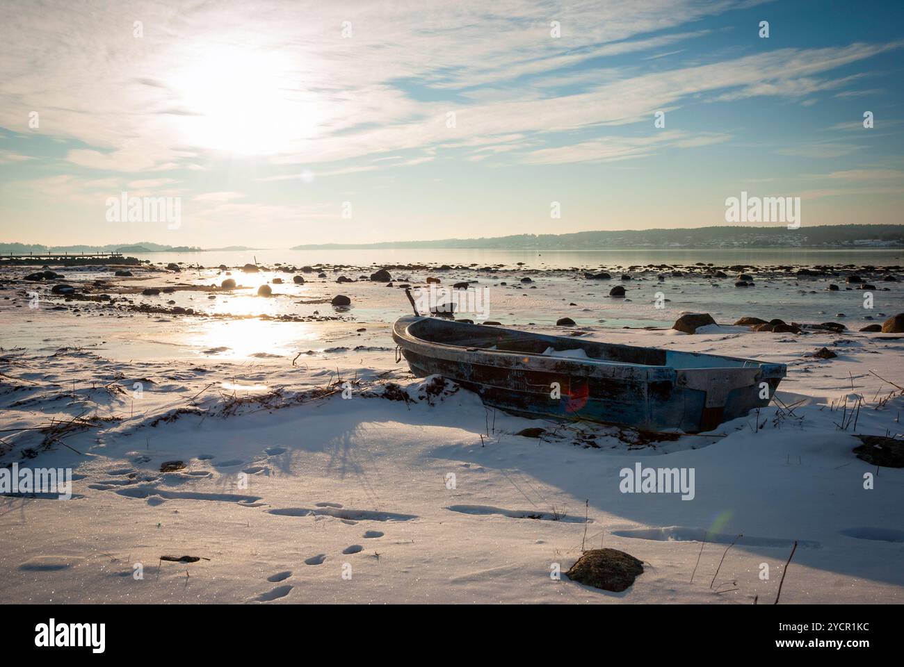 Frozen grass in sunshine hi-res stock photography and images - Alamy
