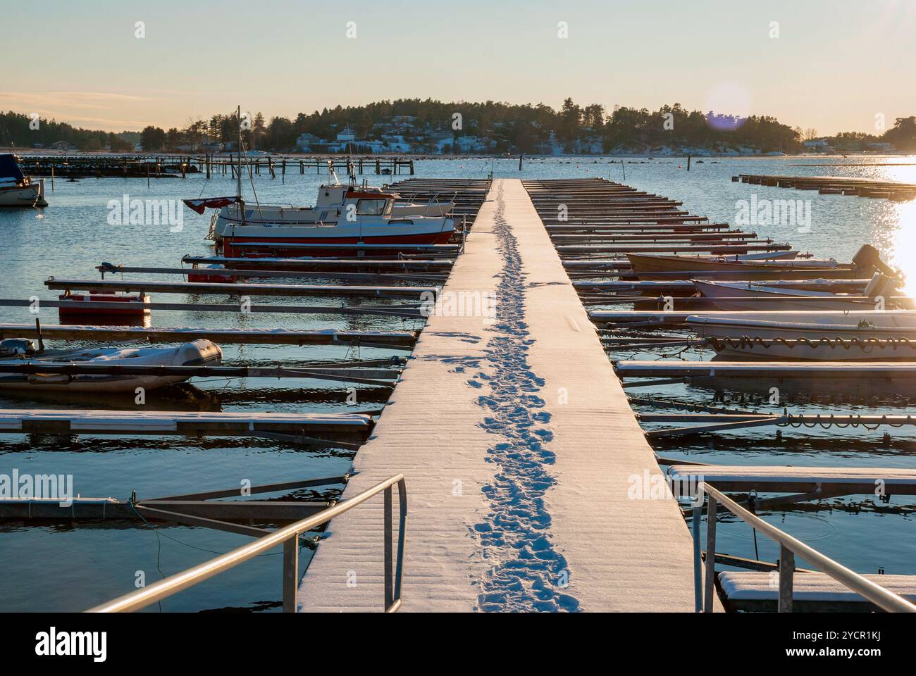 White boat small port hi-res stock photography and images - Alamy