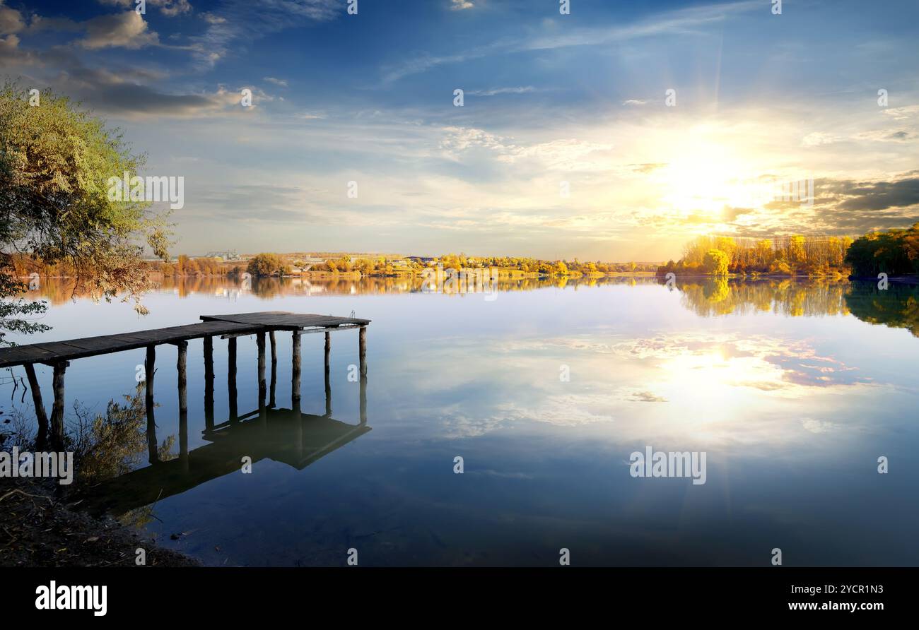 River pier hi-res stock photography and images - Alamy