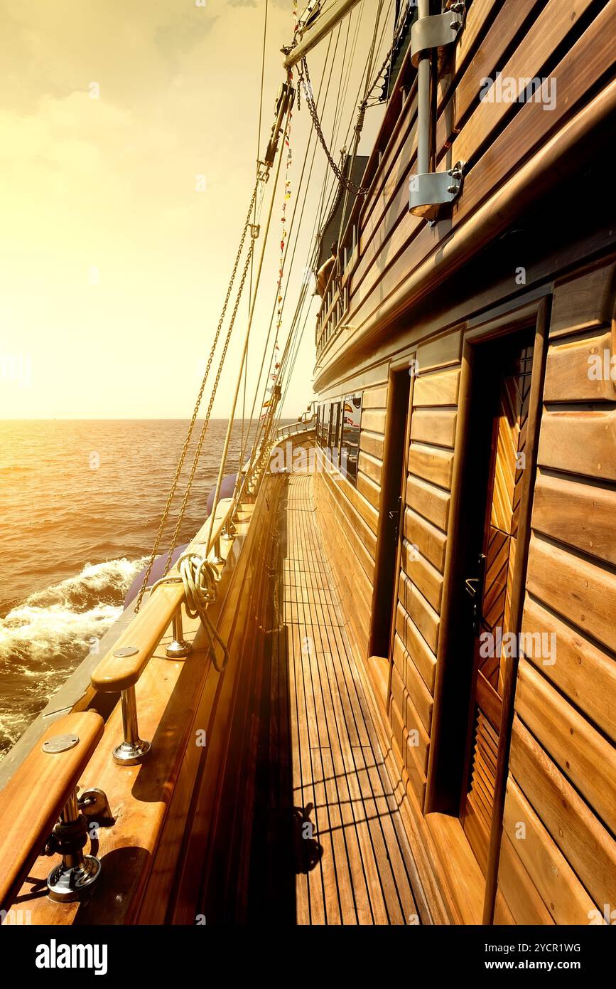 Wooden cruise ship deck hi-res stock photography and images - Alamy