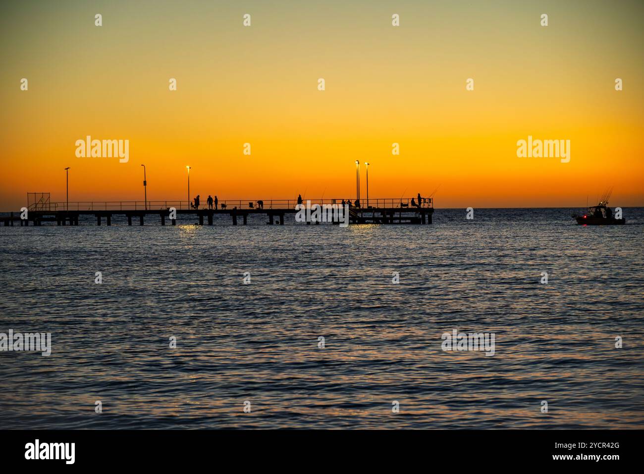 Sunset over the horizon at Black Rock Jetty, Sandringham, Melbourne ...