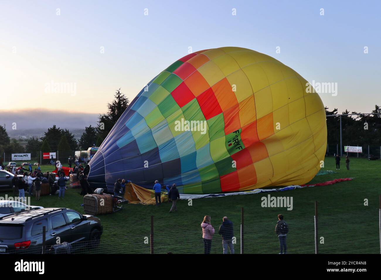 Volare in mongolfiera hi-res stock photography and images - Alamy