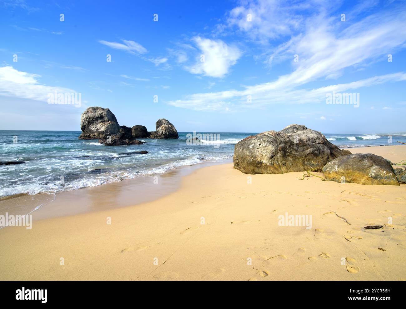 Ocean and stones hi-res stock photography and images - Alamy
