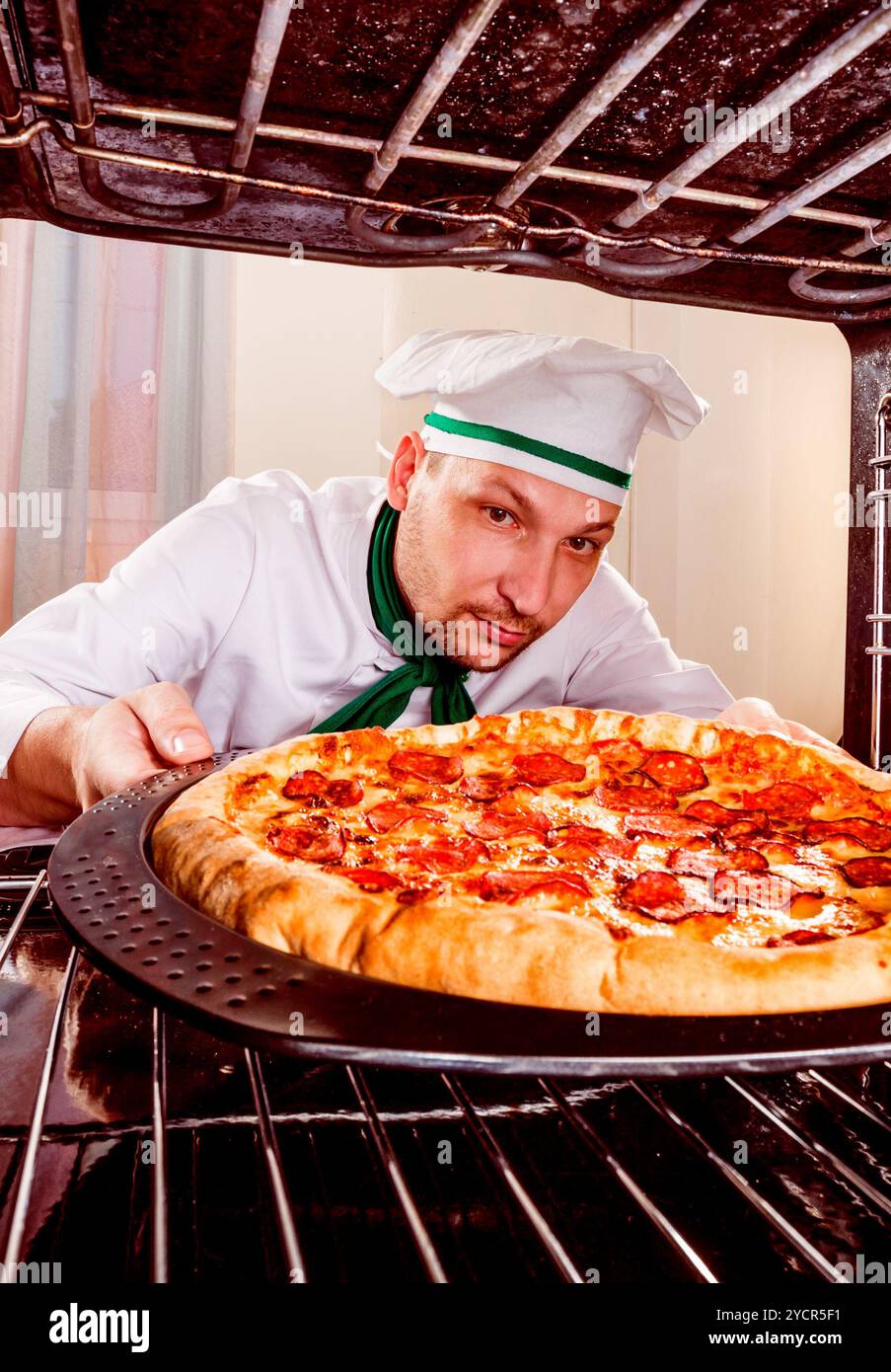 People cooking with oven hi-res stock photography and images - Alamy