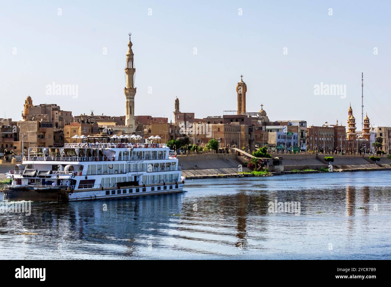 Egypt, Luxor, Esna, city skyline Stock Photo - Alamy