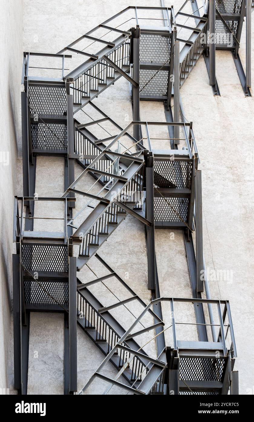 Exterior emergency fire escape stairs hi-res stock photography and ...