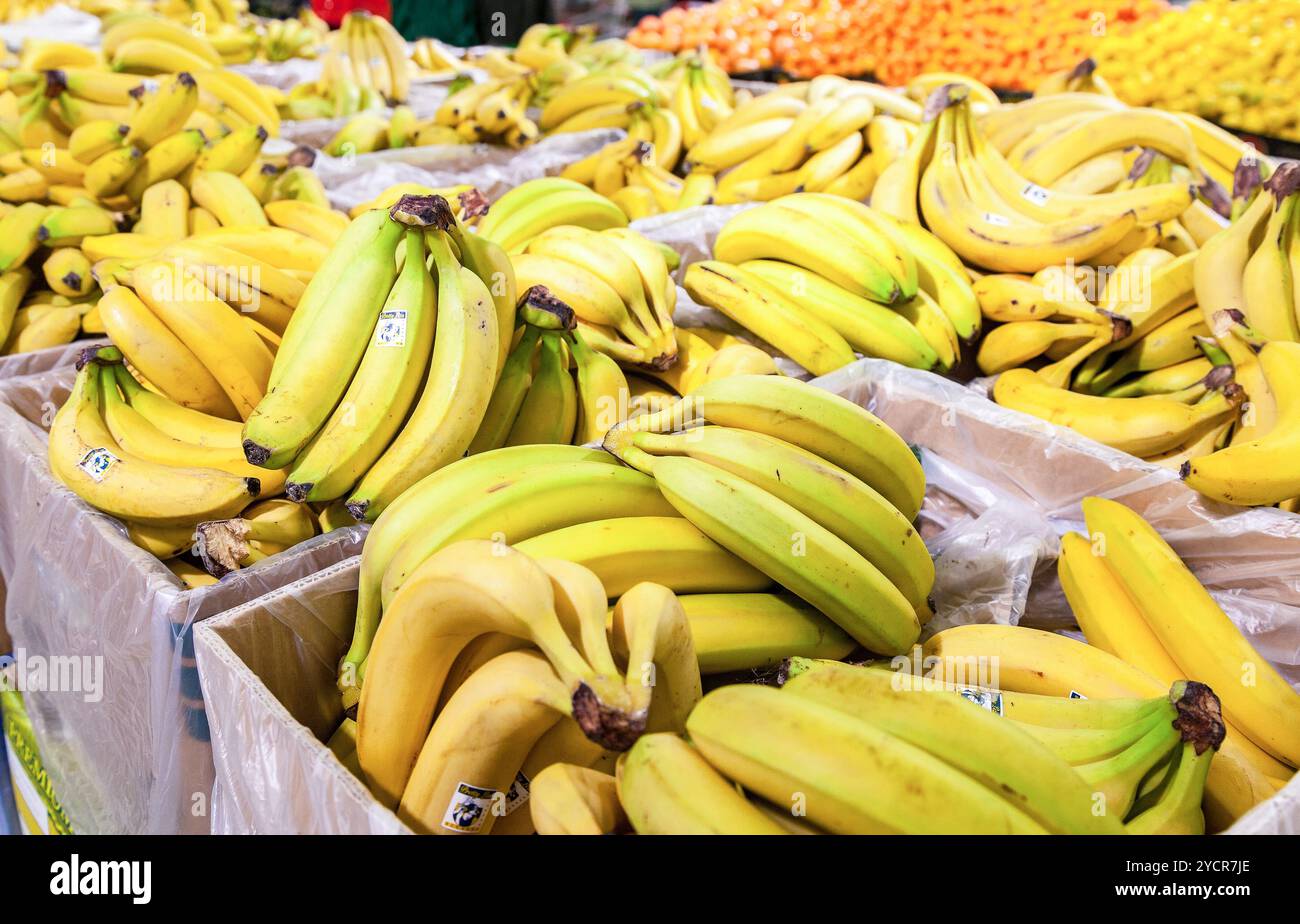 Bananas supermarket hi-res stock photography and images - Alamy