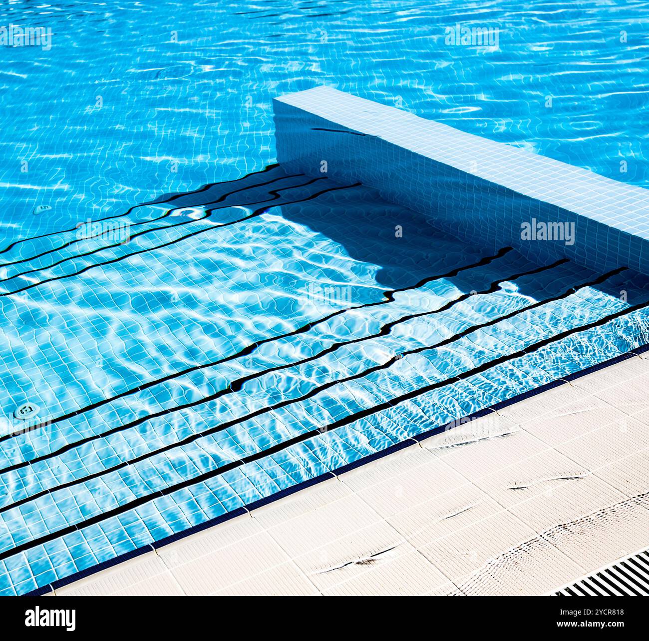 Stairs clear blue swimming pool Stock Photo - Alamy