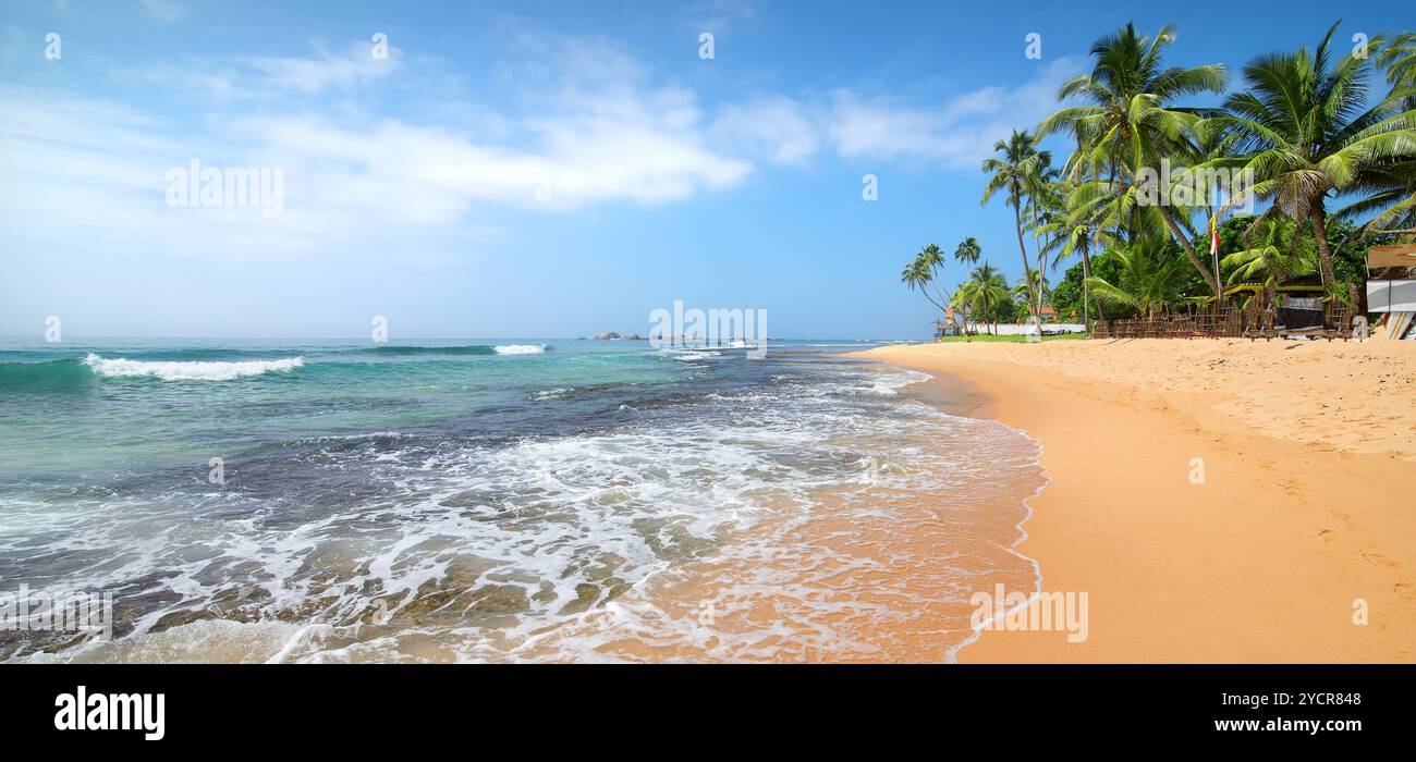 Foamy waves on blue sea hi-res stock photography and images - Alamy