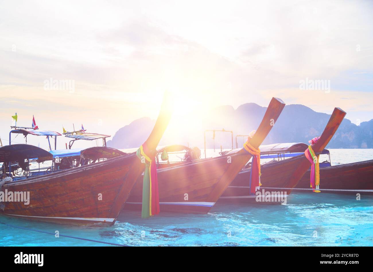 Long boats blue beach hi-res stock photography and images - Alamy