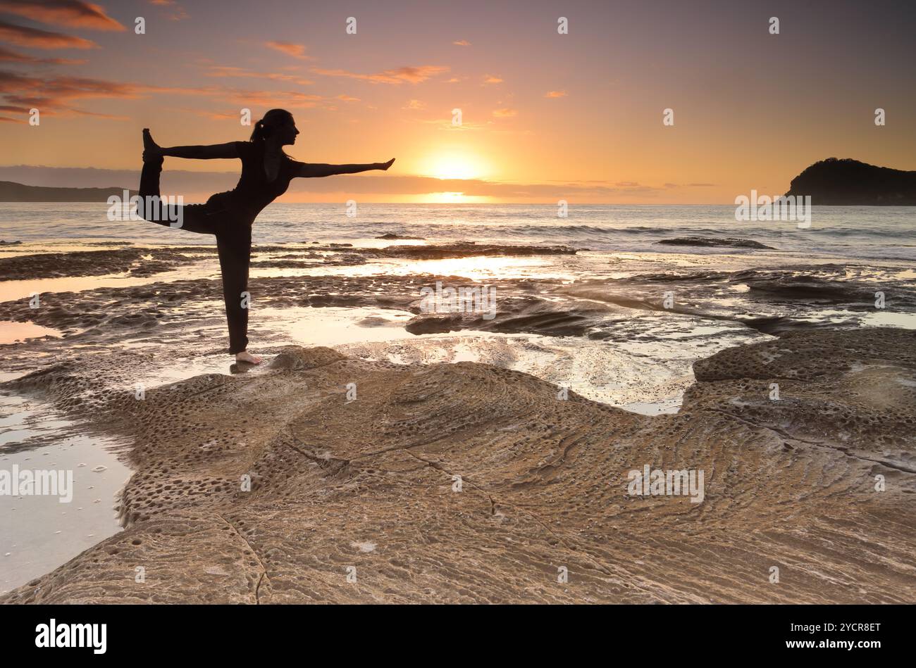 Yoga pose posture sunrise hi-res stock photography and images - Alamy