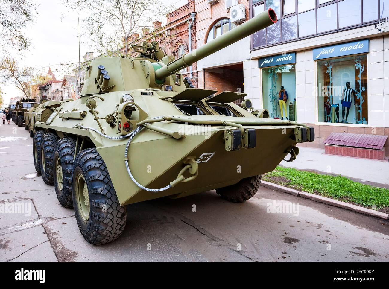 SAMARA, RUSSIA - MAY 6, 2014: 2S23 Nona-SVK 120mm self-propelled mortar ...