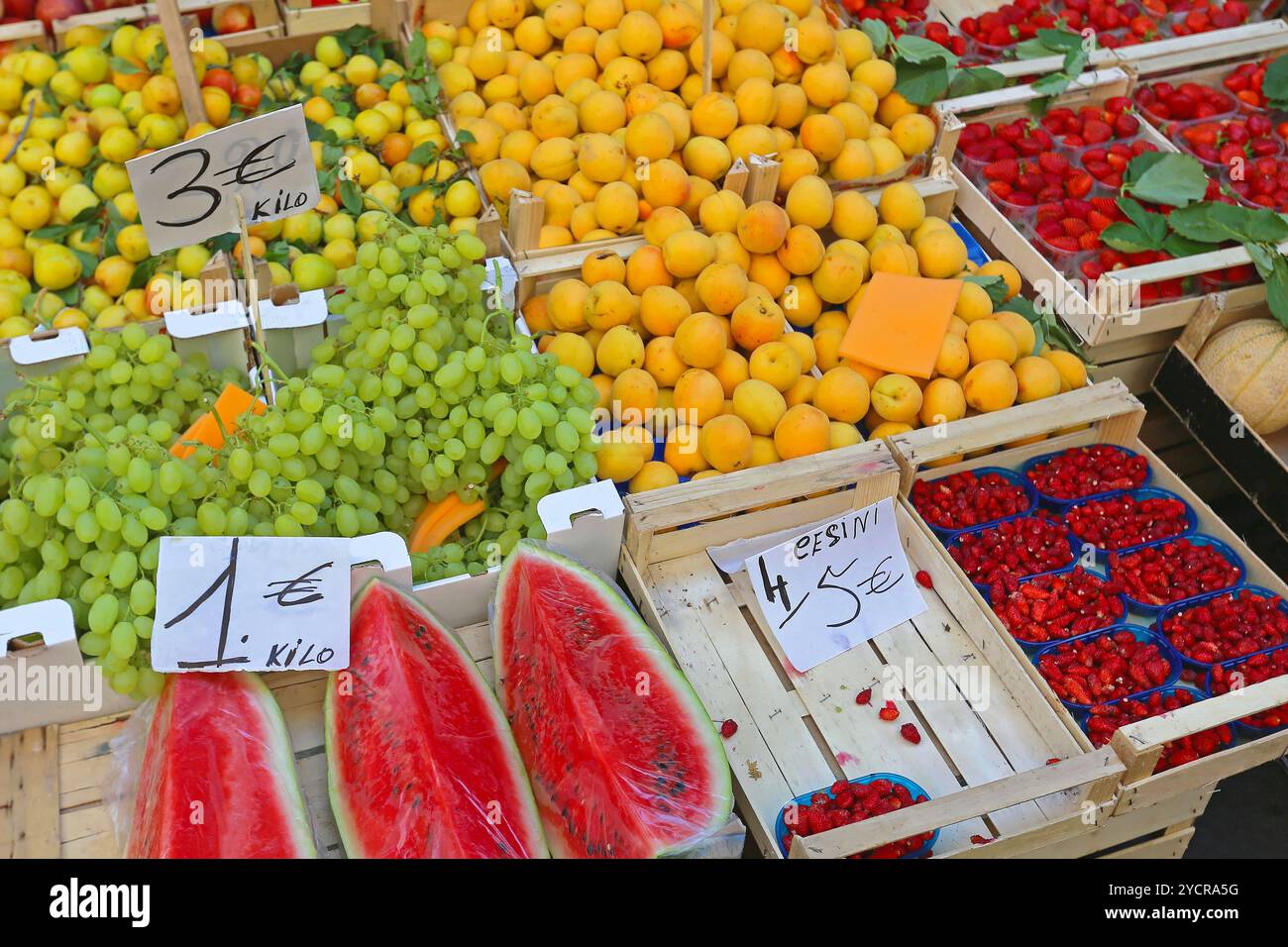Fresh fruits vegetables berries hi-res stock photography and images - Alamy