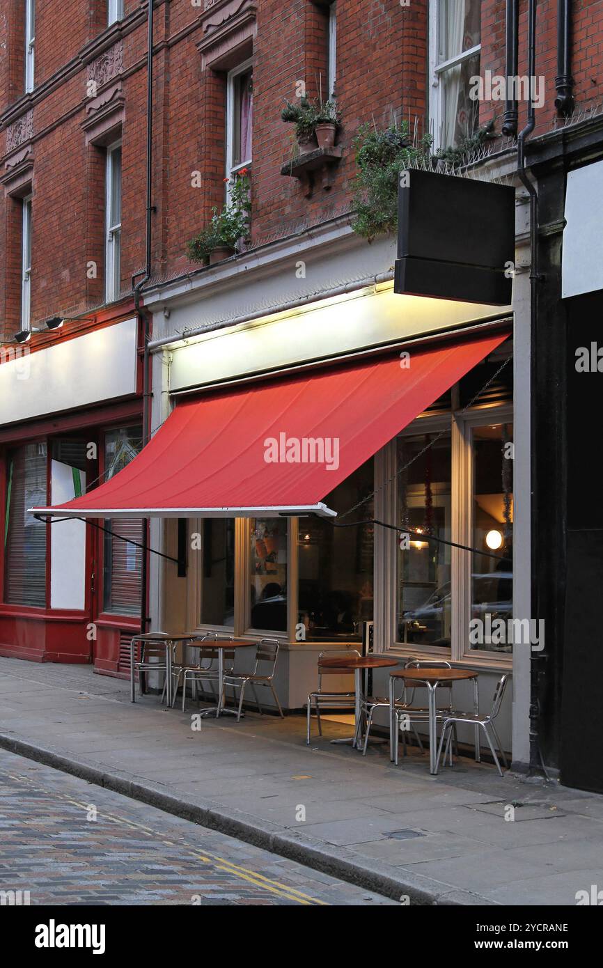 Traditional style coffee shop in central London Stock Photo - Alamy