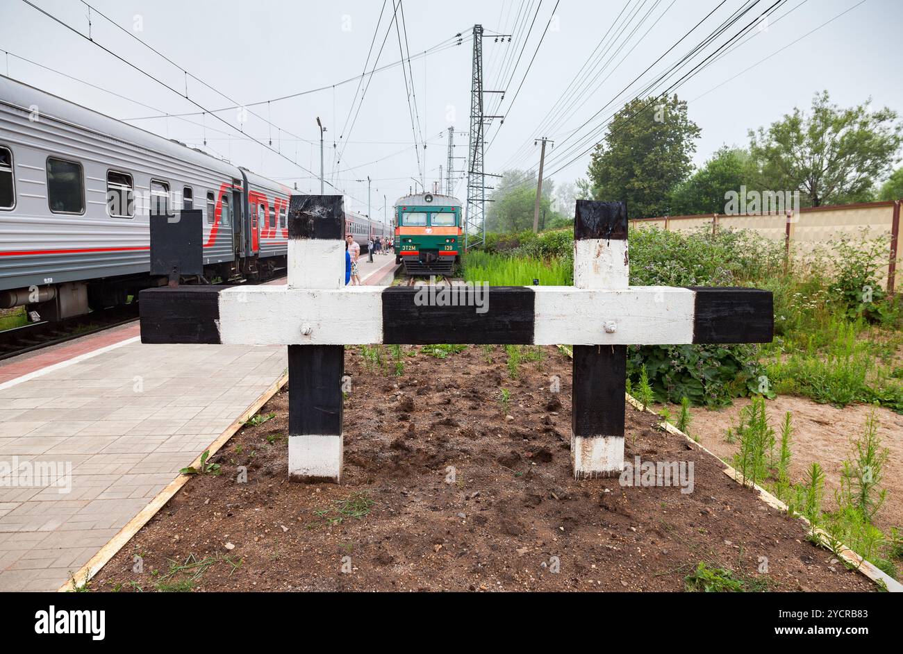 Morning rail hi-res stock photography and images - Alamy
