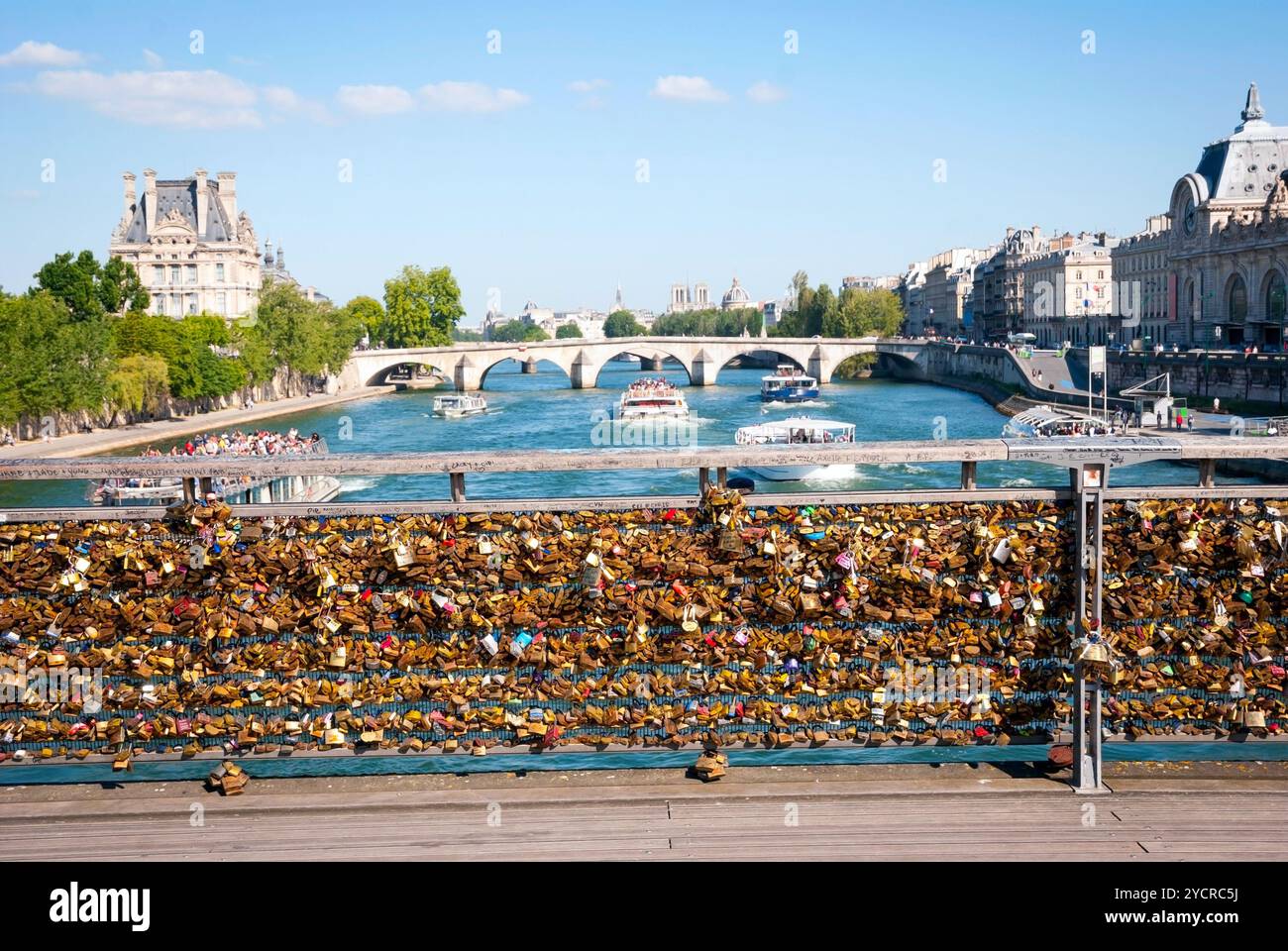 Pont de arts bridge hi-res stock photography and images - Alamy