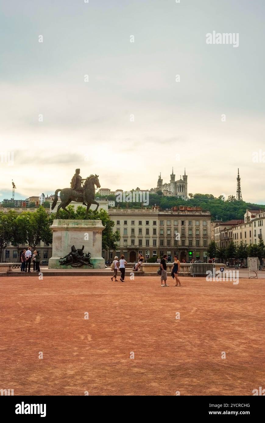 Walking along building hi-res stock photography and images - Alamy