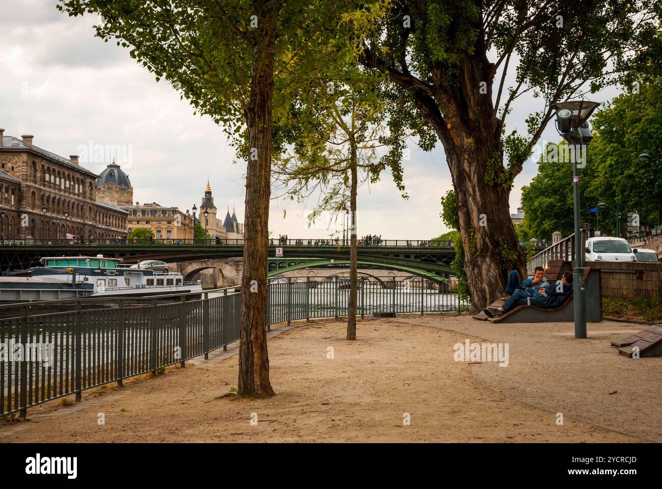 View bridge over river embankment hi-res stock photography and images ...