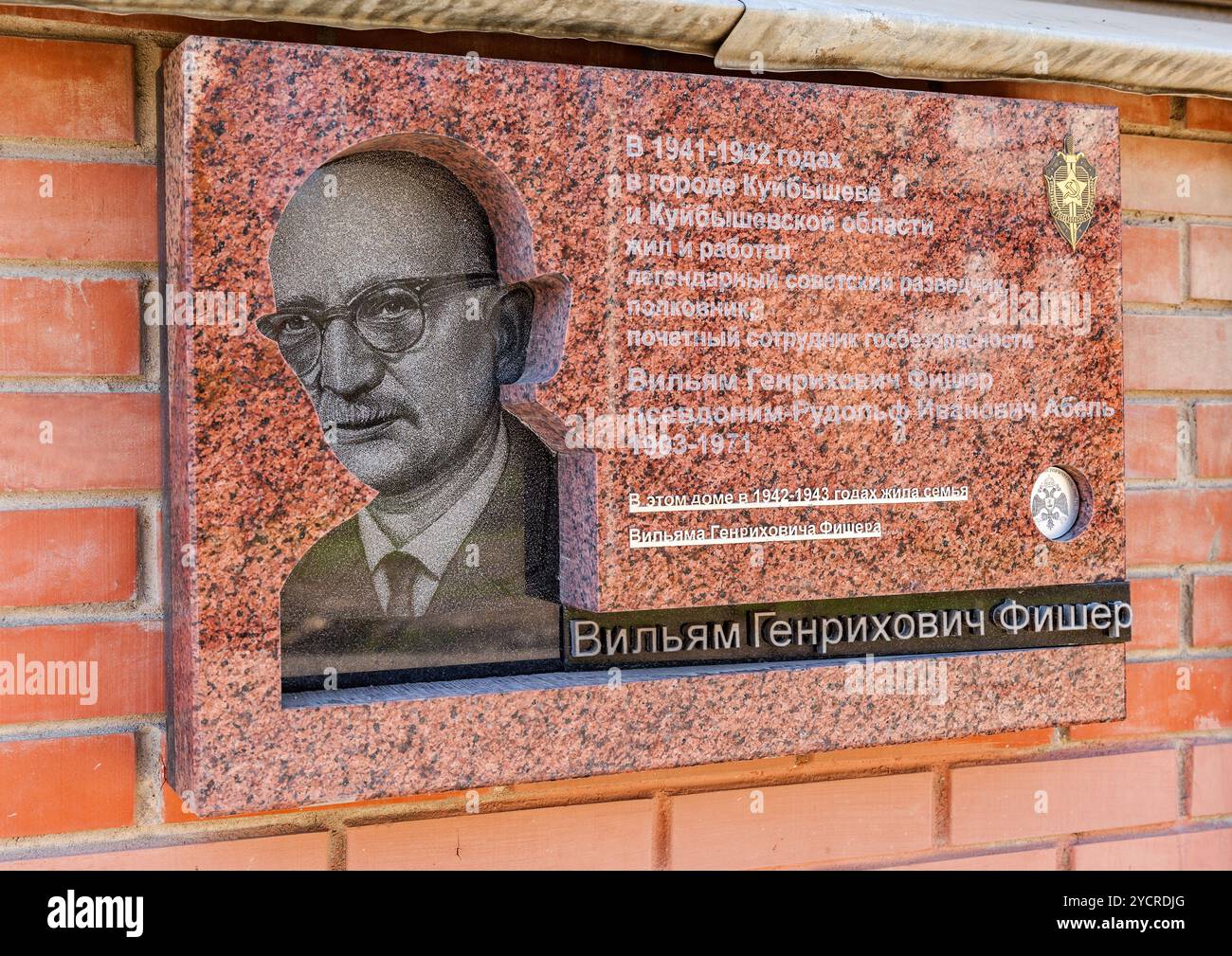 Memorial plaque dedicated to the Soviet spy Rudolf Abel (Fischer Stock ...