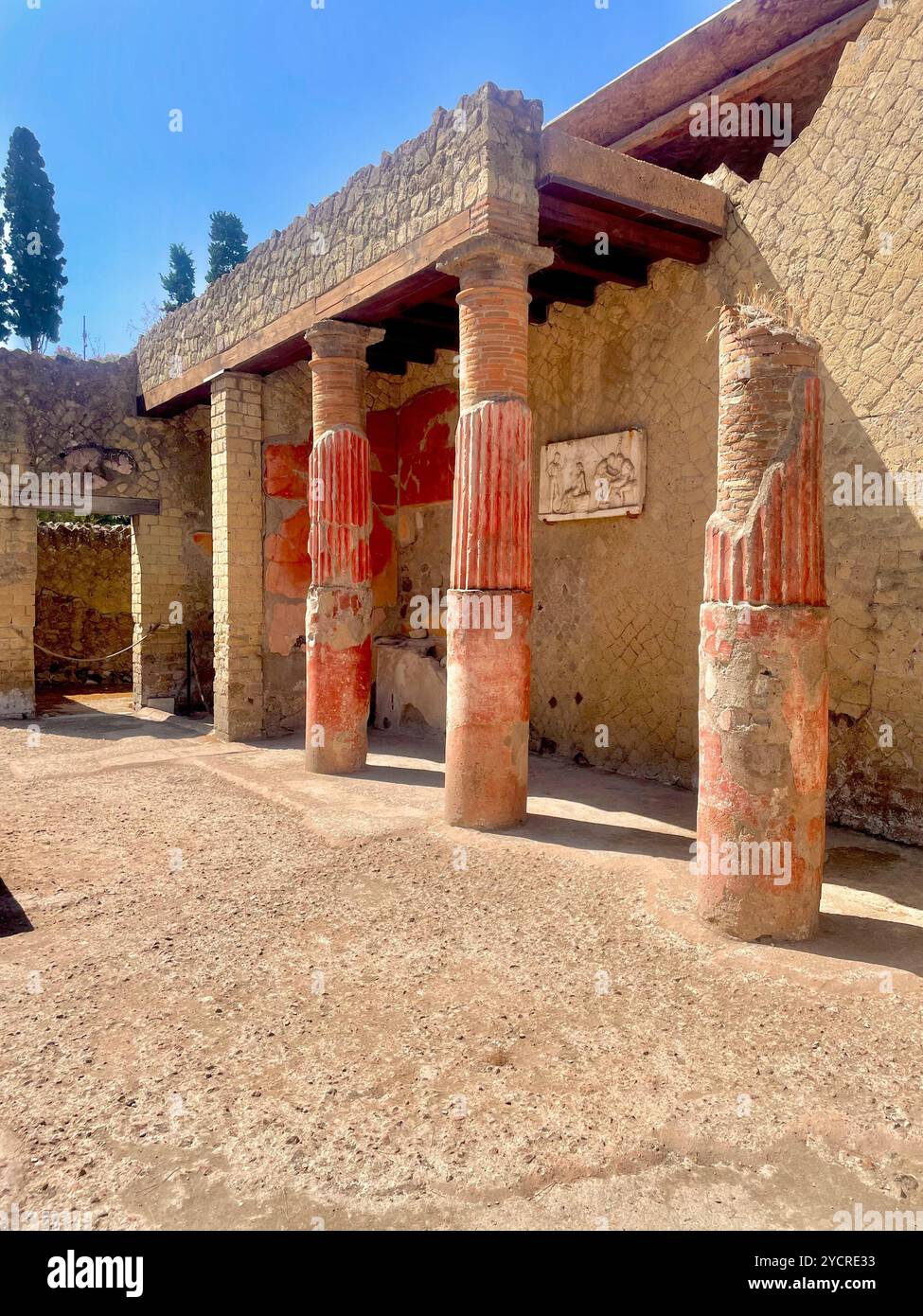 Ancient pillars hi-res stock photography and images - Alamy