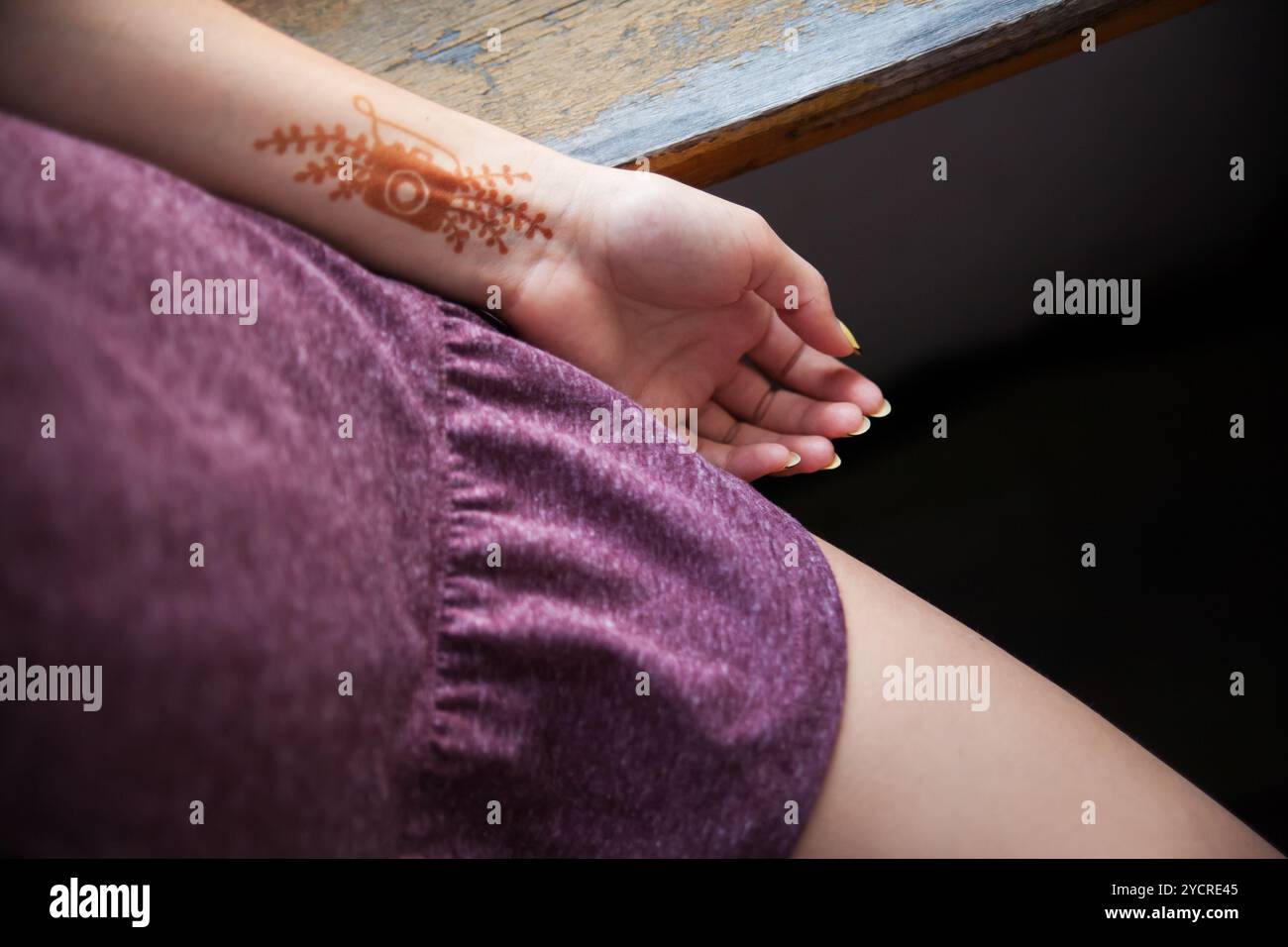 Henna girl hi-res stock photography and images - Alamy