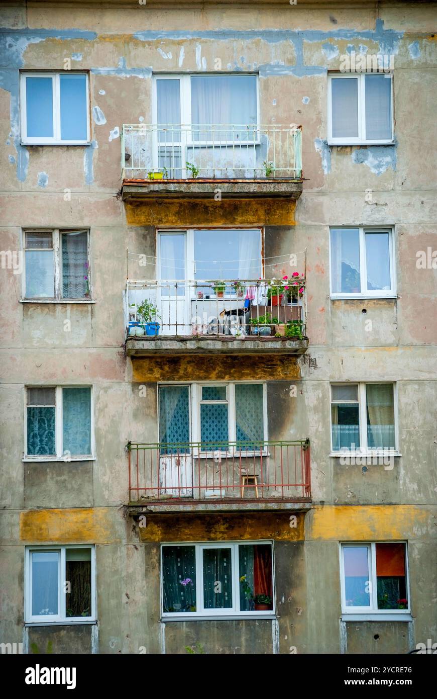 Exterior apartment building close up hi-res stock photography and ...