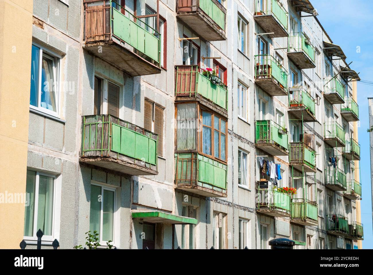 Old block flats building hi-res stock photography and images - Alamy