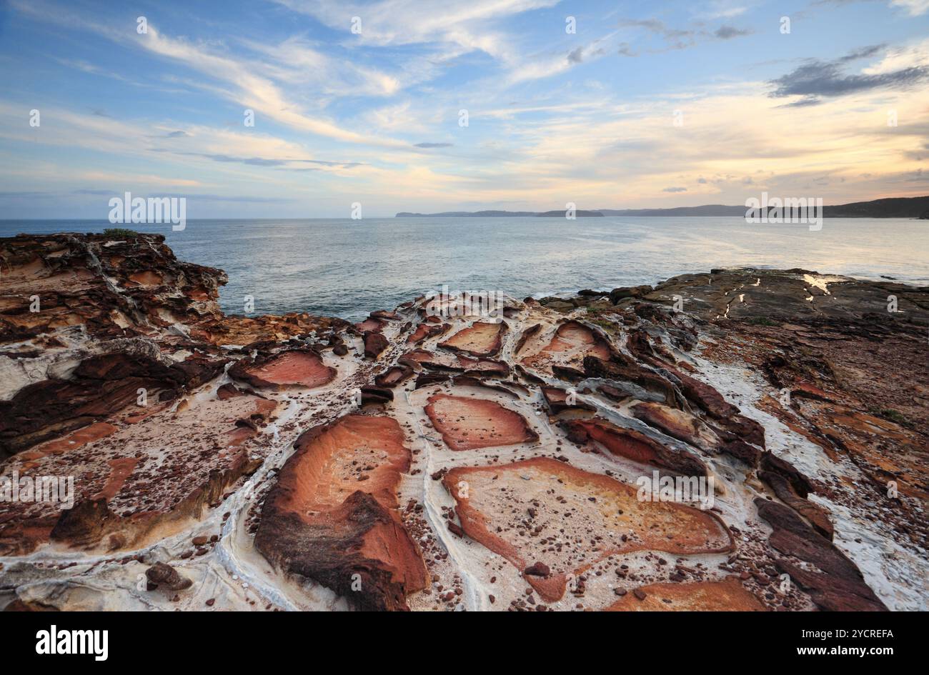 Beautiful rocks along the coastal area of Putty Beach, Bouddi National ...