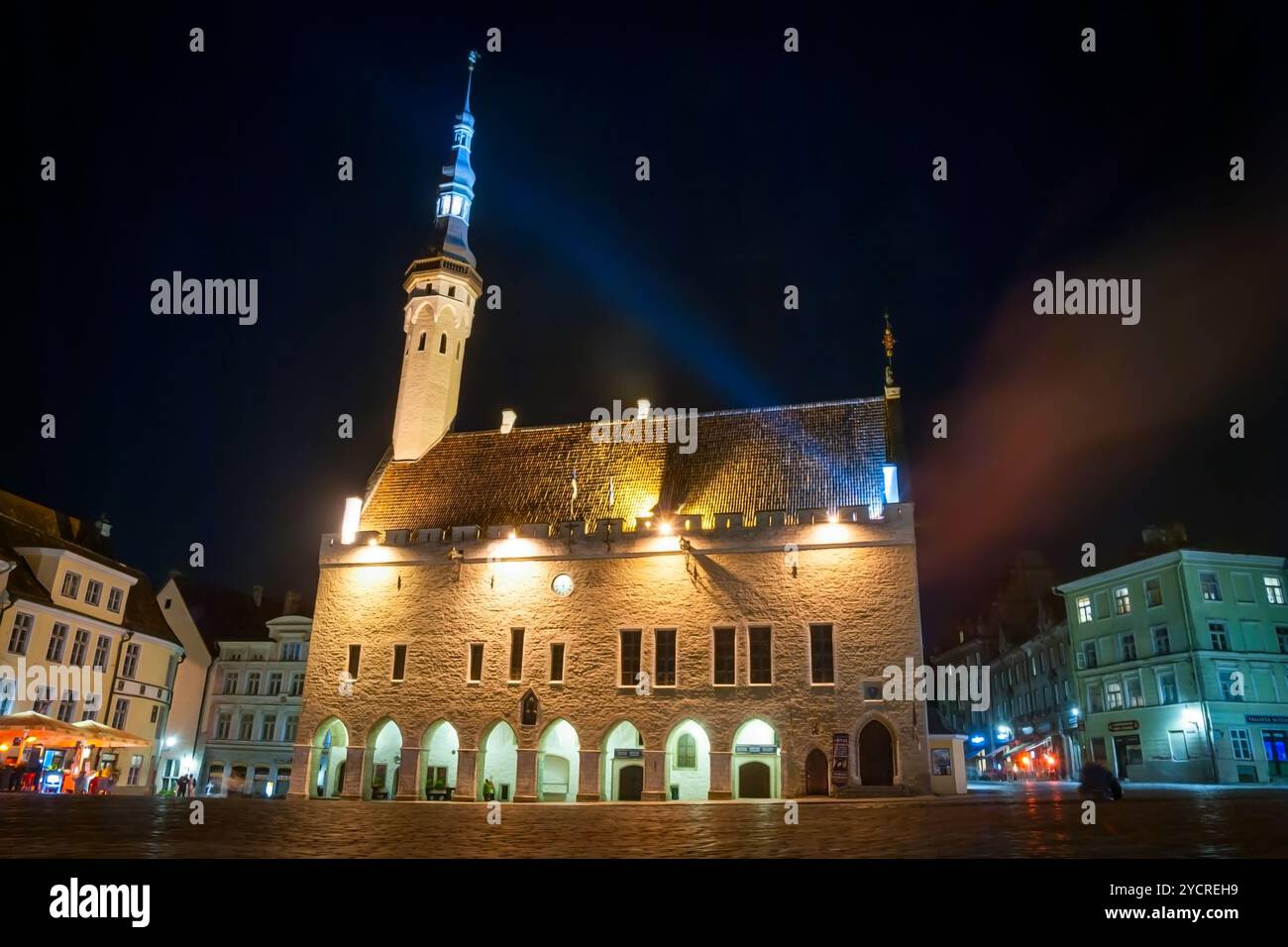 Night scene town hall hi-res stock photography and images - Alamy